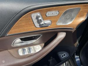 Melns Mercedes-Benz GLE 400 2022 Kauņa, ar dzinēja tilpumu 2.93 L un nobraukumu 48 tūkst. km par 44900 €, foto 47 vietnē AUTOMOTO.COM.LV