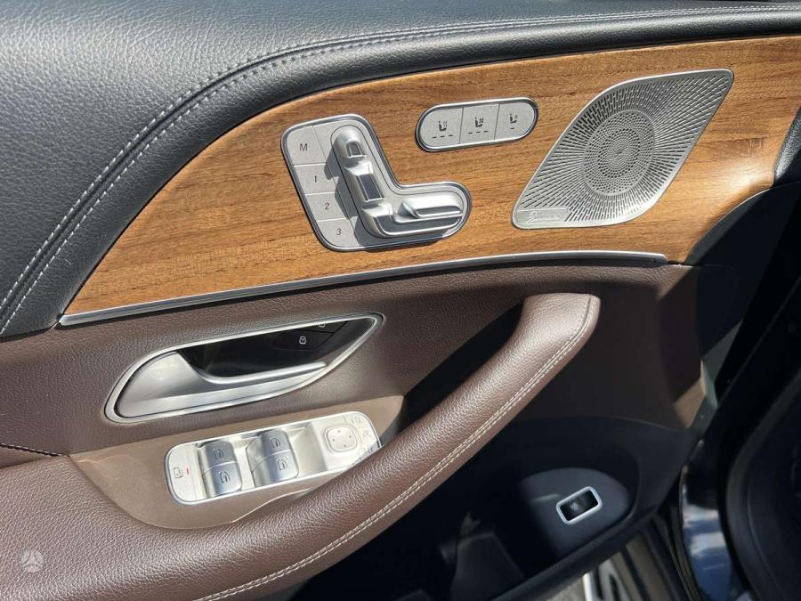 Melns Mercedes-Benz GLE 400 2022 Kauņa, ar dzinēja tilpumu 2.93 L un nobraukumu 48 tūkst. km par 44900 €, foto 47 vietnē AUTOMOTO.COM.LV