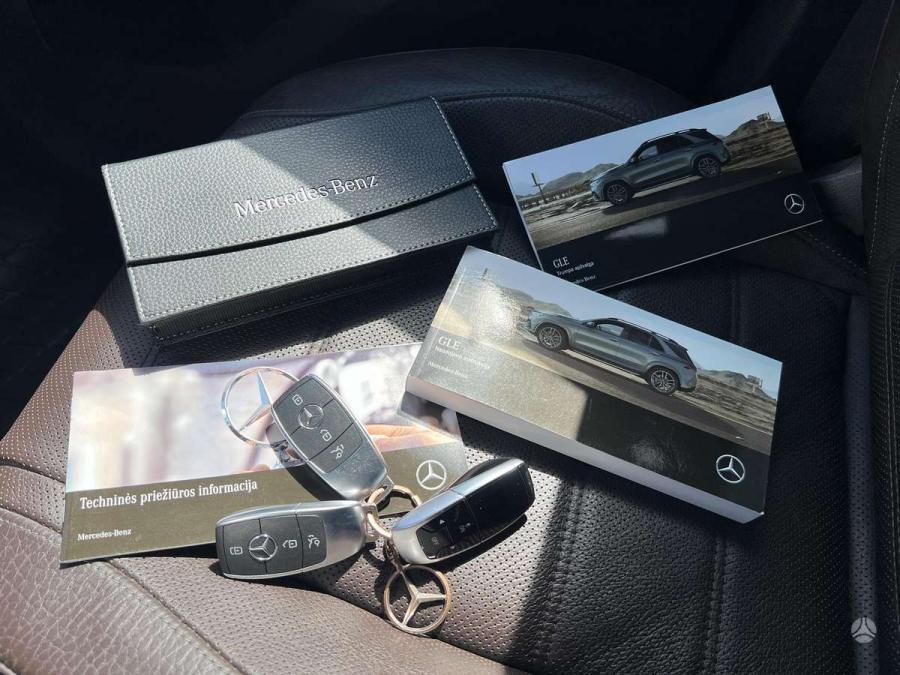 Melns Mercedes-Benz GLE 400 2022 Kauņa, ar dzinēja tilpumu 2.93 L un nobraukumu 48 tūkst. km par 44900 €, foto 60 vietnē AUTOMOTO.COM.LV