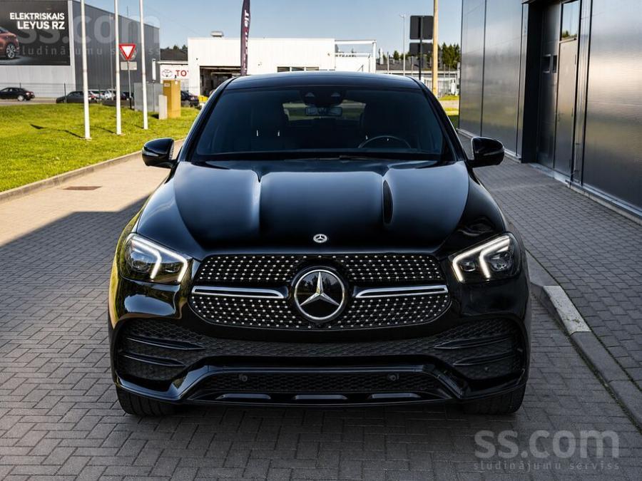Black Mercedes-Benz GLE 400 2022 in Riga, with an engine capacity of 3.00 L and mileage of 65 thousand km for 72990 €, photo 3 on AUTOMOTO.COM.LV