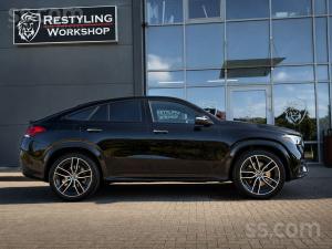 Black Mercedes-Benz GLE 400 2022 in Riga, with an engine capacity of 3.00 L and mileage of 65 thousand km for 72990 €, photo 5 on AUTOMOTO.COM.LV