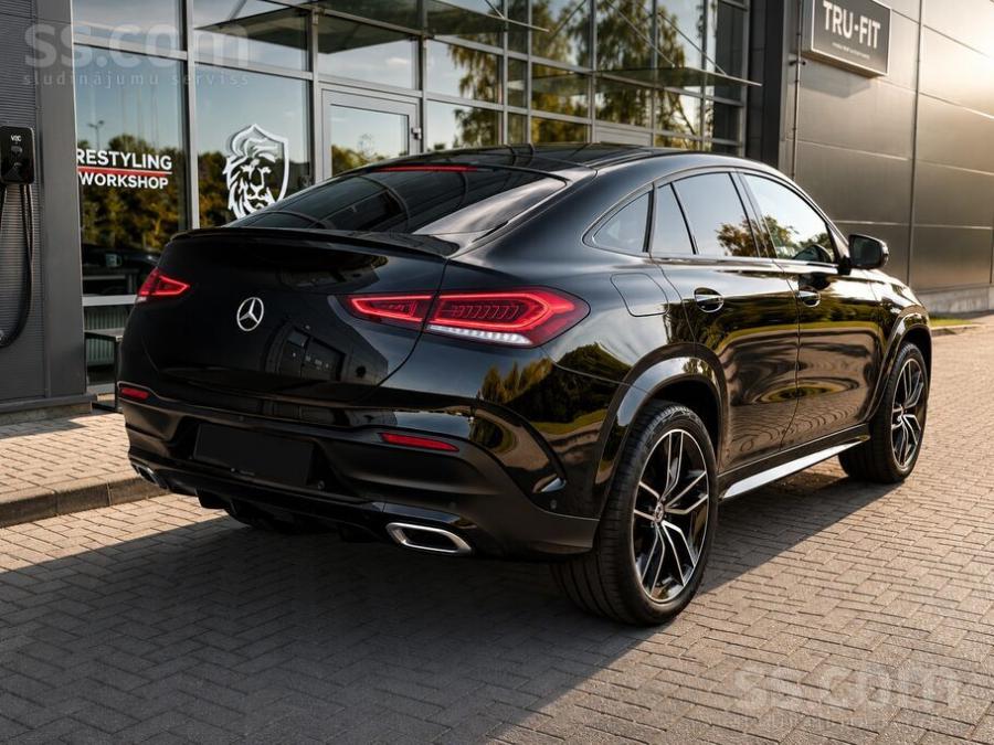 Black Mercedes-Benz GLE 400 2022 in Riga, with an engine capacity of 3.00 L and mileage of 65 thousand km for 72990 €, photo 6 on AUTOMOTO.COM.LV