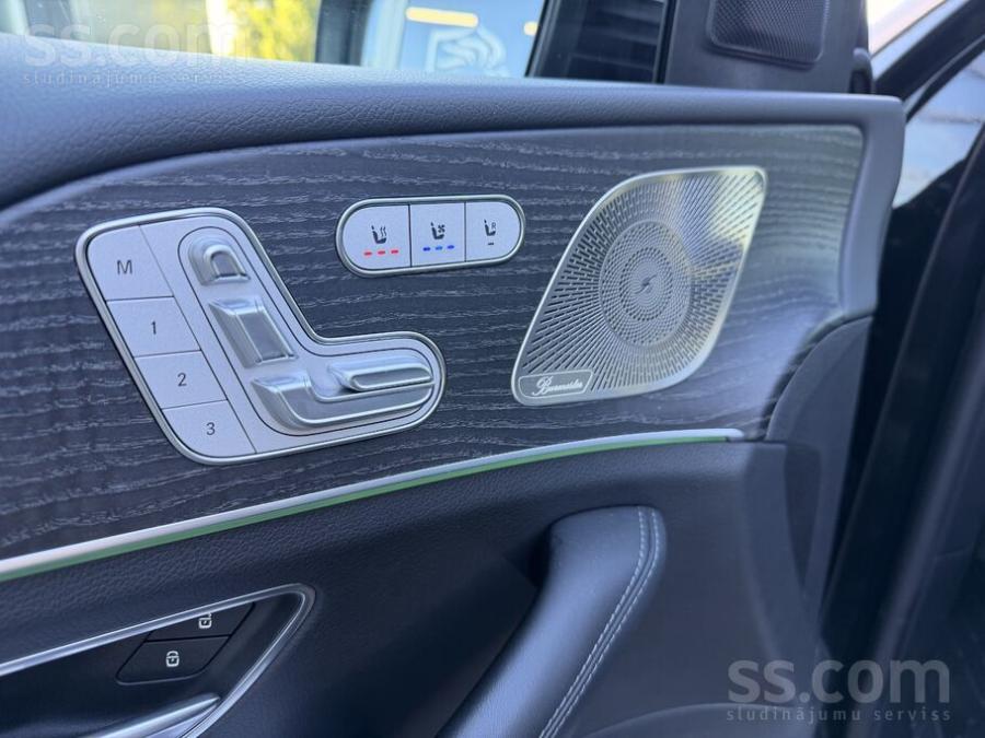 Black Mercedes-Benz GLE 400 2022 in Riga, with an engine capacity of 3.00 L and mileage of 65 thousand km for 72990 €, photo 17 on AUTOMOTO.COM.LV