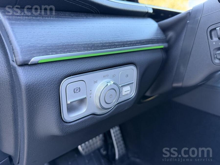 Black Mercedes-Benz GLE 400 2022 in Riga, with an engine capacity of 3.00 L and mileage of 65 thousand km for 72990 €, photo 19 on AUTOMOTO.COM.LV