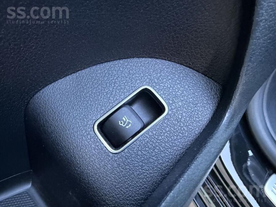 Black Mercedes-Benz GLE 400 2022 in Riga, with an engine capacity of 3.00 L and mileage of 65 thousand km for 72990 €, photo 20 on AUTOMOTO.COM.LV