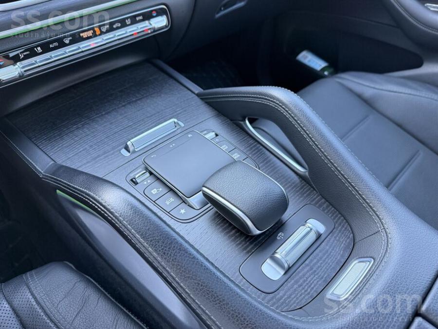Black Mercedes-Benz GLE 400 2022 in Riga, with an engine capacity of 3.00 L and mileage of 65 thousand km for 72990 €, photo 21 on AUTOMOTO.COM.LV