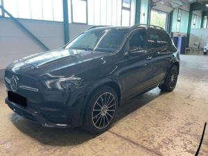 Melns Mercedes-Benz GLE 400 2022 Viļņa, ar dzinēja tilpumu 2.93 L un nobraukumu 175 tūkst. km par 46690 €, foto  vietnē AUTOMOTO.COM.LV