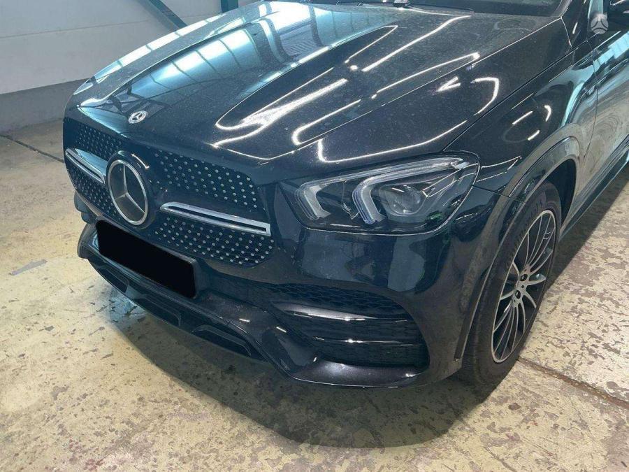 Melns Mercedes-Benz GLE 400 2022 Viļņa, ar dzinēja tilpumu 2.93 L un nobraukumu 175 tūkst. km par 46690 €, foto 3 vietnē AUTOMOTO.COM.LV
