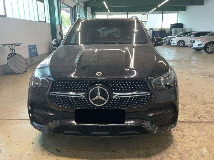 Melns Mercedes-Benz GLE 400 2022 Viļņa, ar dzinēja tilpumu 2.93 L un nobraukumu 175 tūkst. km par 46690 €, foto 4 vietnē AUTOMOTO.COM.LV
