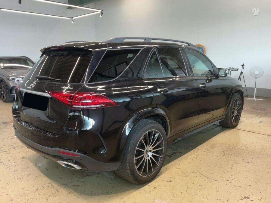 Melns Mercedes-Benz GLE 400 2022 Viļņa, ar dzinēja tilpumu 2.93 L un nobraukumu 175 tūkst. km par 46690 €, foto 7 vietnē AUTOMOTO.COM.LV