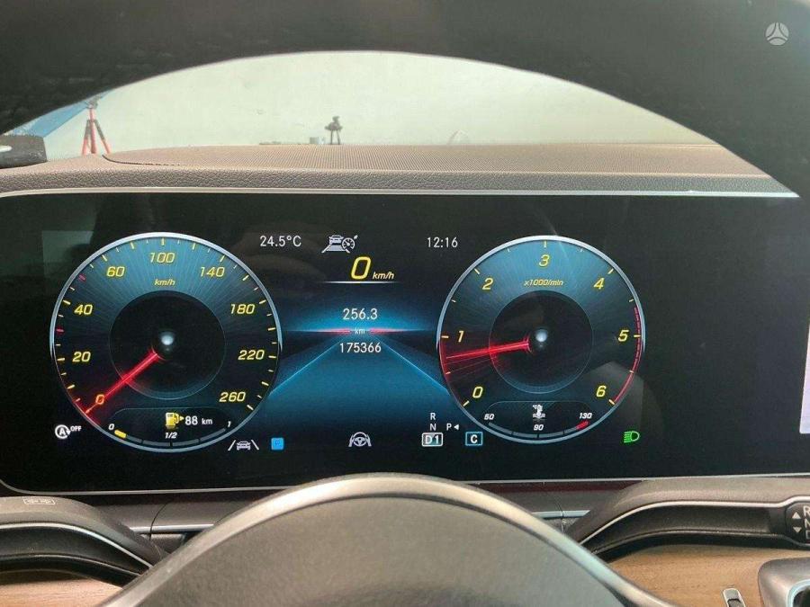 Melns Mercedes-Benz GLE 400 2022 Viļņa, ar dzinēja tilpumu 2.93 L un nobraukumu 175 tūkst. km par 46690 €, foto 12 vietnē AUTOMOTO.COM.LV