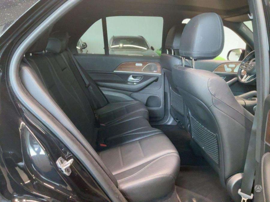 Melns Mercedes-Benz GLE 400 2022 Viļņa, ar dzinēja tilpumu 2.93 L un nobraukumu 175 tūkst. km par 46690 €, foto 15 vietnē AUTOMOTO.COM.LV