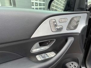 Black Mercedes-Benz GLE 400 2023 in Vilnius, with an engine capacity of 2.00 L and mileage of 93 thousand km for 66600 €, photo 26 on AUTOMOTO.COM.LV