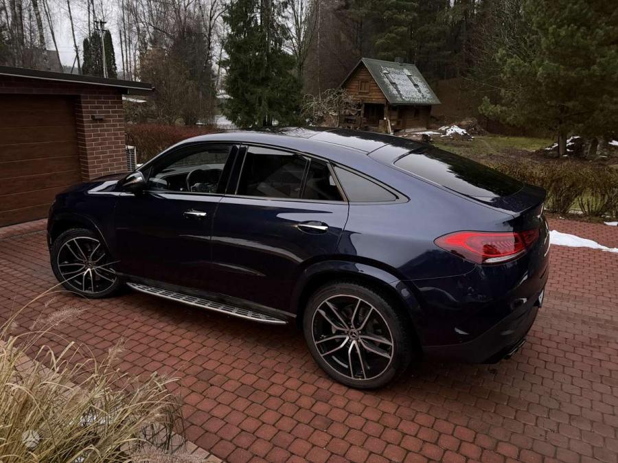 Zils Mercedes-Benz GLE 400 2021 Utena, ar dzinēja tilpumu 3.00 L un nobraukumu 86 tūkst. km par 67000 €, foto 7 vietnē AUTOMOTO.COM.LV