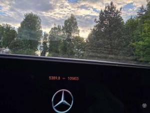Zils Mercedes-Benz GLE 400 2021 Utena, ar dzinēja tilpumu 2.93 L un nobraukumu 106 tūkst. km par 55000 €, foto 17 vietnē AUTOMOTO.COM.LV