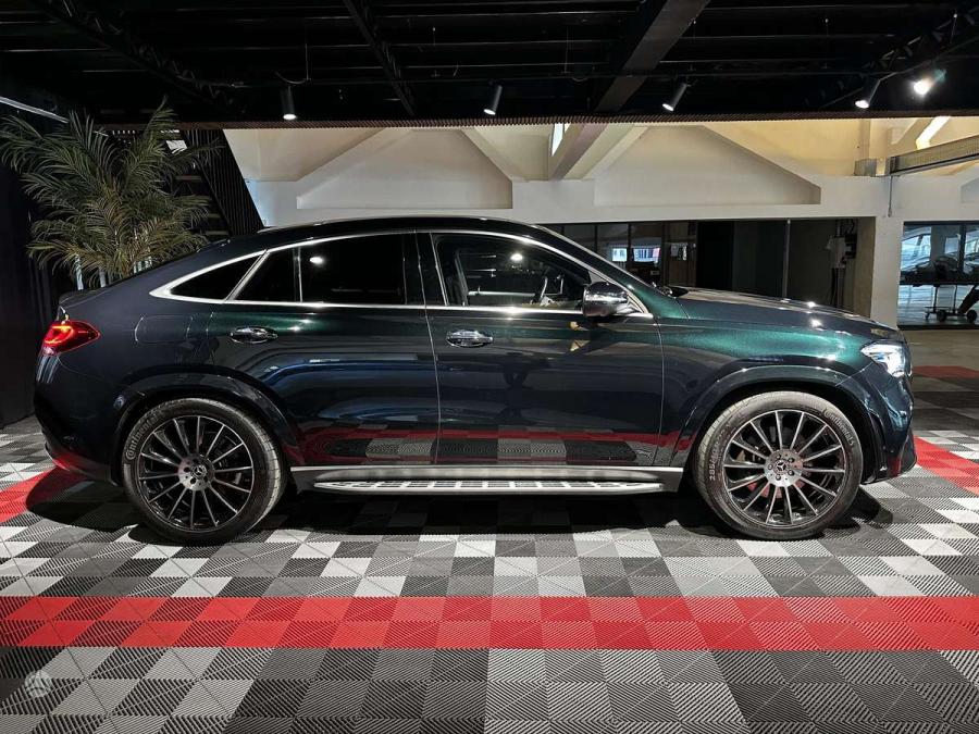 Green Mercedes-Benz GLE 400 2020 in Vilnius, with an engine capacity of 2.93 L and mileage of 95 thousand km for 75000 €, photo 8 on AUTOMOTO.COM.LV