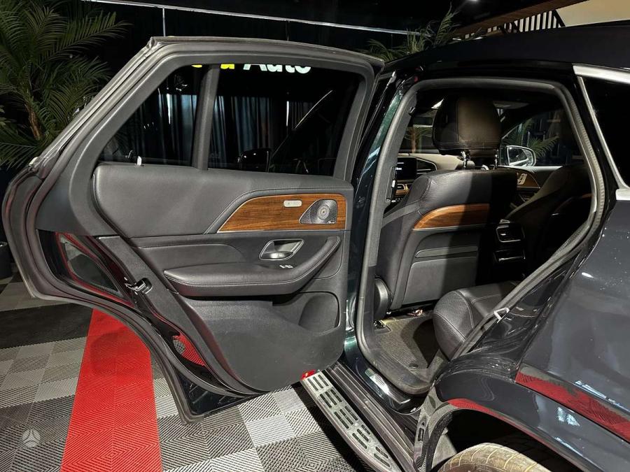 Green Mercedes-Benz GLE 400 2020 in Vilnius, with an engine capacity of 2.93 L and mileage of 95 thousand km for 75000 €, photo 11 on AUTOMOTO.COM.LV
