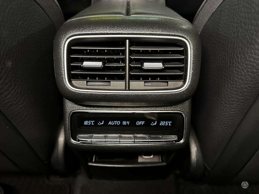 Green Mercedes-Benz GLE 400 2020 in Vilnius, with an engine capacity of 2.93 L and mileage of 95 thousand km for 75000 €, photo 38 on AUTOMOTO.COM.LV