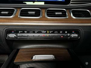 Green Mercedes-Benz GLE 400 2020 in Vilnius, with an engine capacity of 2.93 L and mileage of 95 thousand km for 75000 €, photo 40 on AUTOMOTO.COM.LV