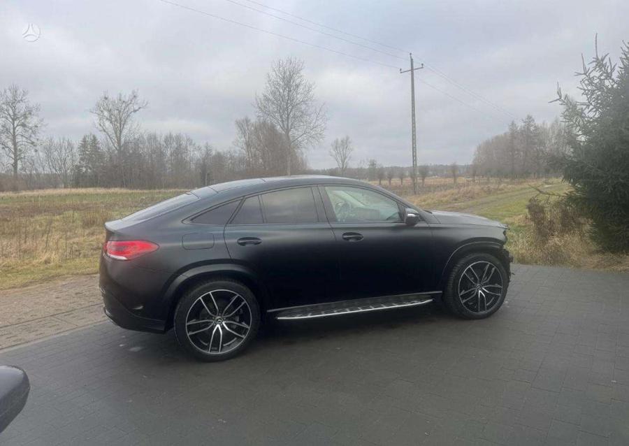 Green Mercedes-Benz GLE 400 2021 in Kaunas, with an engine capacity of 2.93 L and mileage of 160 thousand km for 42500 €, photo 3 on AUTOMOTO.COM.LV