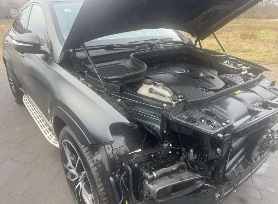 Green Mercedes-Benz GLE 400 2021 in Kaunas, with an engine capacity of 2.93 L and mileage of 160 thousand km for 42500 €, photo 18 on AUTOMOTO.COM.LV