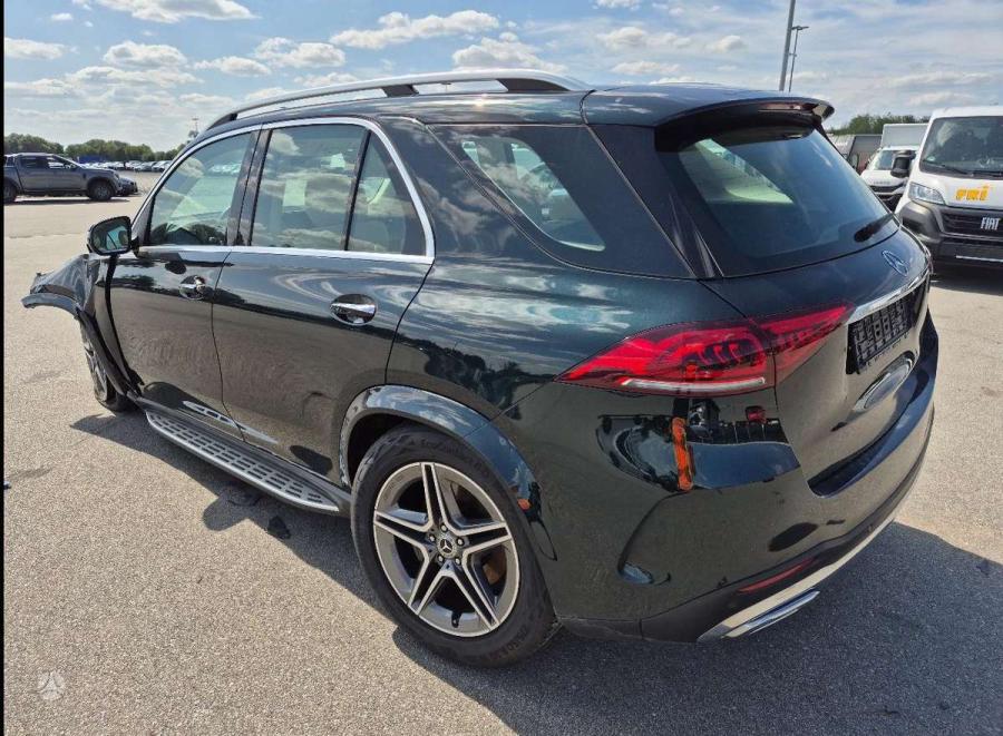 Green Mercedes-Benz GLE 400 2023 in Klaipeda, with an engine capacity of 2.93 L and mileage of 58 thousand km for 12700 €, photo 3 on AUTOMOTO.COM.LV
