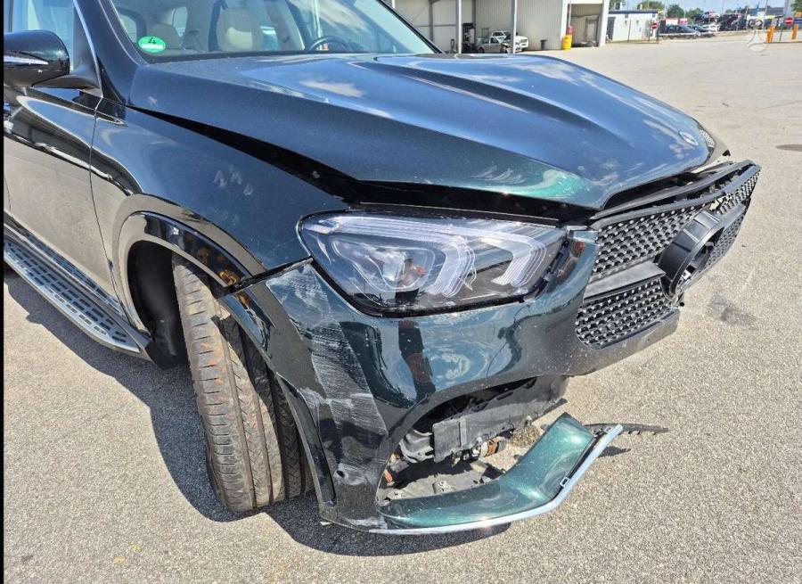 Green Mercedes-Benz GLE 400 2023 in Klaipeda, with an engine capacity of 2.93 L and mileage of 58 thousand km for 12700 €, photo 17 on AUTOMOTO.COM.LV