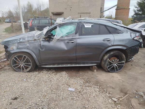 Pelēks Mercedes-Benz GLE 400 2020 Kauņa, ar dzinēja tilpumu 2.93 L un nobraukumu 133 tūkst. km par 15730 €, foto 1 vietnē AUTOMOTO.COM.LV