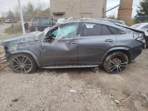 Pelēks Mercedes-Benz GLE 400 2020 Kauņa, ar dzinēja tilpumu 2.93 L un nobraukumu 133 tūkst. km par 15730 €, foto 1 vietnē AUTOMOTO.COM.LV