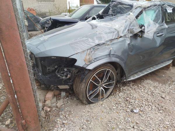 Pelēks Mercedes-Benz GLE 400 2020 Kauņa, ar dzinēja tilpumu 2.93 L un nobraukumu 133 tūkst. km par 15730 €, foto 3 vietnē AUTOMOTO.COM.LV