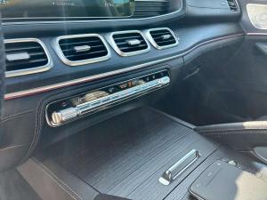 Pelēks Mercedes-Benz GLE 400 2022 Kauņa, ar dzinēja tilpumu 2.93 L un nobraukumu 230 tūkst. km par 43900 €, foto 30 vietnē AUTOMOTO.COM.LV
