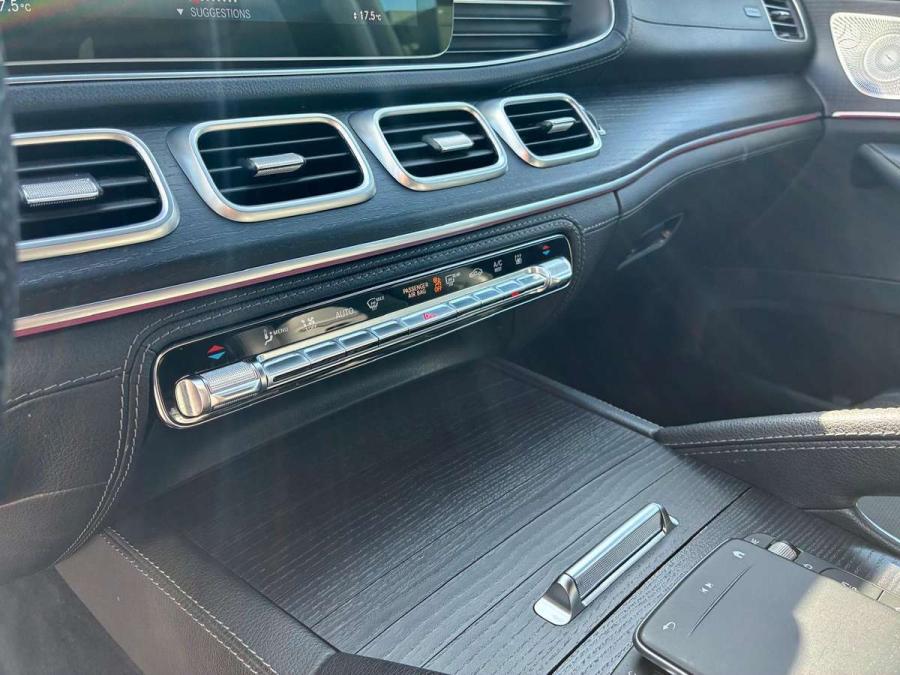 Pelēks Mercedes-Benz GLE 400 2022 Kauņa, ar dzinēja tilpumu 2.93 L un nobraukumu 230 tūkst. km par 43900 €, foto 30 vietnē AUTOMOTO.COM.LV