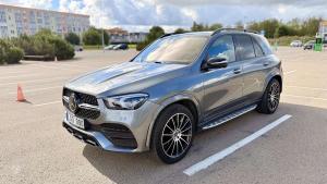 Pelēks Mercedes-Benz GLE 400 2023 Šauļi, ar dzinēja tilpumu 2.93 L un nobraukumu 150 tūkst. km par 54900 €, foto 1 vietnē AUTOMOTO.COM.LV