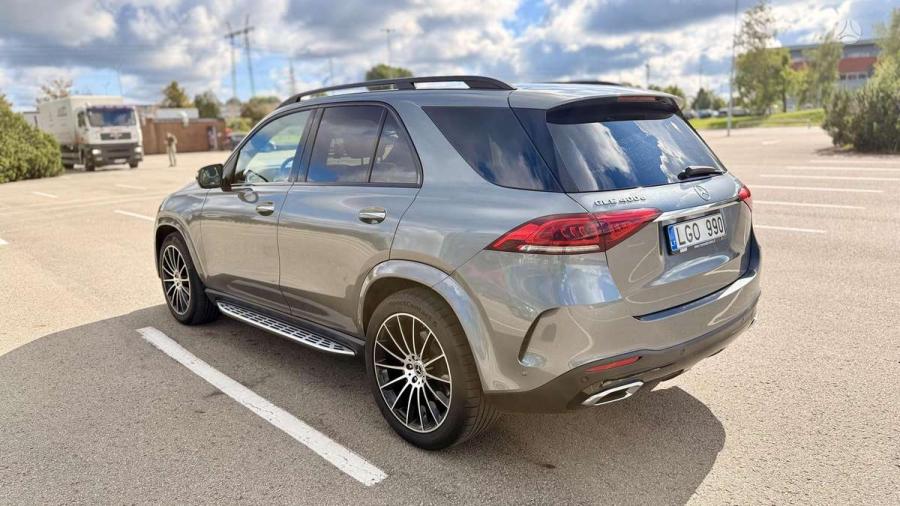 Pelēks Mercedes-Benz GLE 400 2023 Šauļi, ar dzinēja tilpumu 2.93 L un nobraukumu 150 tūkst. km par 54900 €, foto 4 vietnē AUTOMOTO.COM.LV