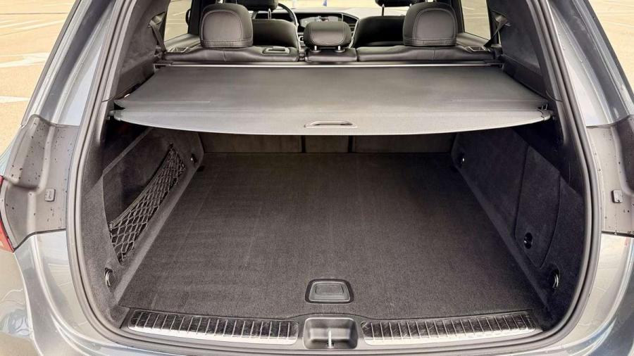 Pelēks Mercedes-Benz GLE 400 2023 Šauļi, ar dzinēja tilpumu 2.93 L un nobraukumu 150 tūkst. km par 54900 €, foto 35 vietnē AUTOMOTO.COM.LV