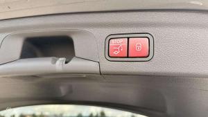Pelēks Mercedes-Benz GLE 400 2023 Šauļi, ar dzinēja tilpumu 2.93 L un nobraukumu 150 tūkst. km par 54900 €, foto 37 vietnē AUTOMOTO.COM.LV