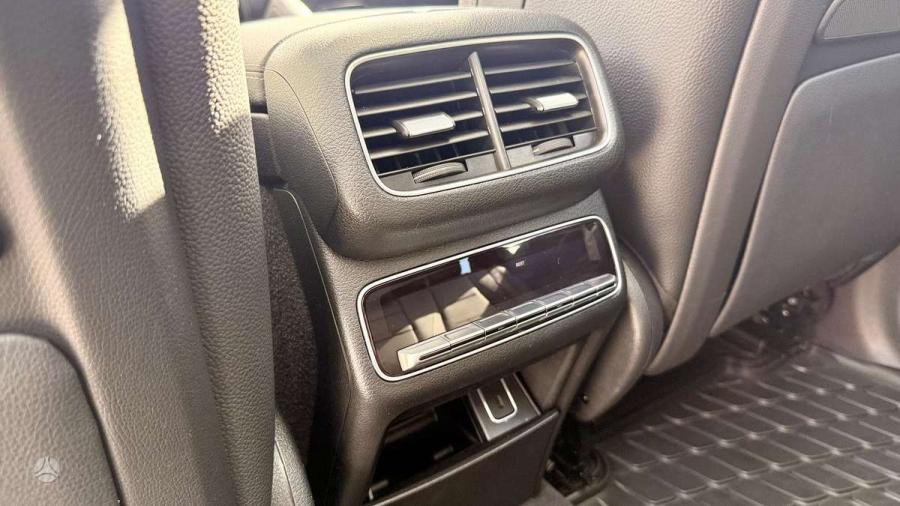 Grey Mercedes-Benz GLE 400 2023 in Siauliai, with an engine capacity of 2.93 L and mileage of 150 thousand km for 54900 €, photo 15 on AUTOMOTO.COM.LV