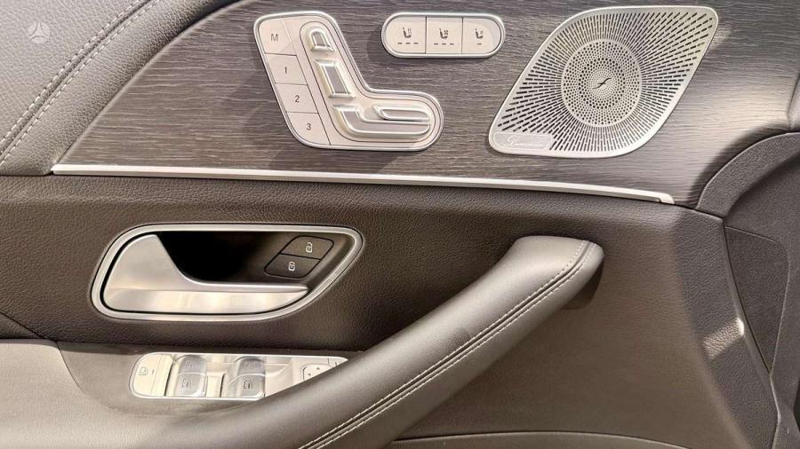 Grey Mercedes-Benz GLE 400 2023 in Siauliai, with an engine capacity of 2.93 L and mileage of 150 thousand km for 54900 €, photo 16 on AUTOMOTO.COM.LV