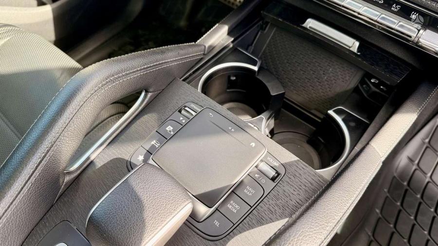 Grey Mercedes-Benz GLE 400 2023 in Siauliai, with an engine capacity of 2.93 L and mileage of 150 thousand km for 54900 €, photo 24 on AUTOMOTO.COM.LV