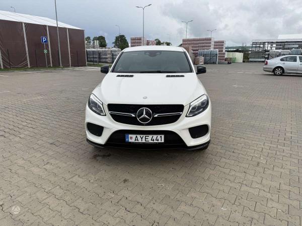 Balts Mercedes-Benz GLE 400 2016 Viļņa, ar dzinēja tilpumu 3.00 L un nobraukumu 237 tūkst. km par 25000 €, foto 2 vietnē AUTOMOTO.COM.LV