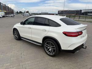 White Mercedes-Benz GLE 400 2016 in Vilnius, with an engine capacity of 3.00 L and mileage of 237 thousand km for 25000 €, photo 4 on AUTOMOTO.COM.LV