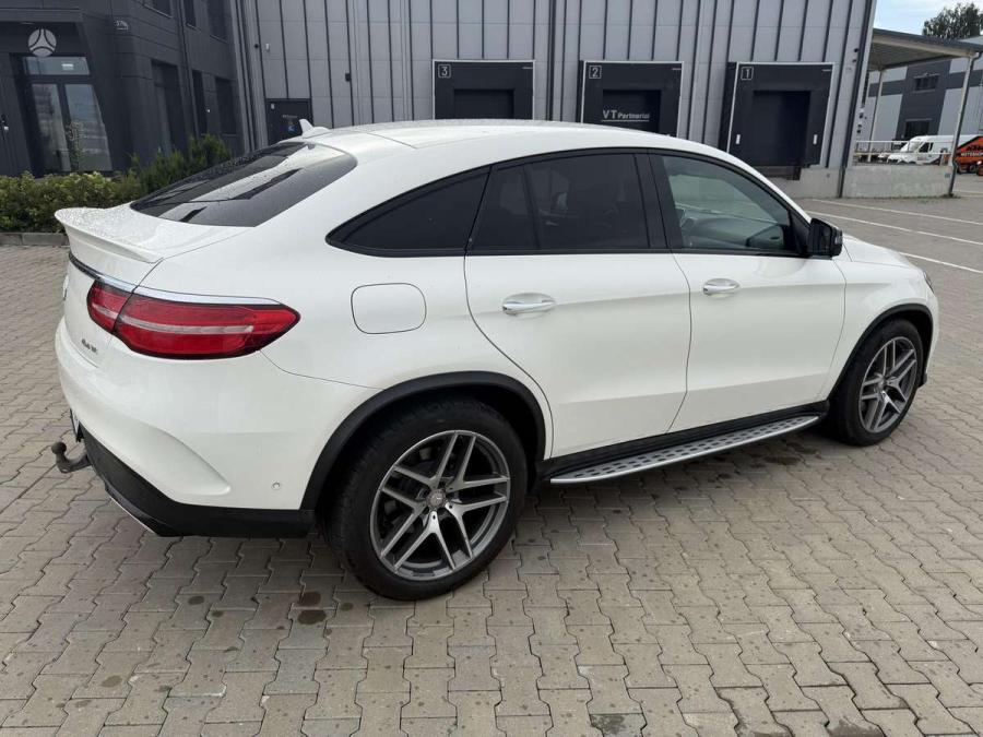 White Mercedes-Benz GLE 400 2016 in Vilnius, with an engine capacity of 3.00 L and mileage of 237 thousand km for 25000 €, photo 6 on AUTOMOTO.COM.LV