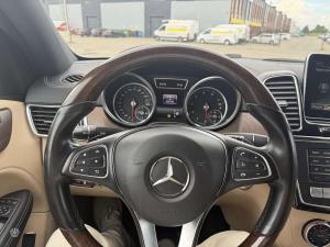 White Mercedes-Benz GLE 400 2016 in Vilnius, with an engine capacity of 3.00 L and mileage of 237 thousand km for 25000 €, photo 10 on AUTOMOTO.COM.LV