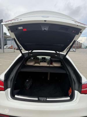 White Mercedes-Benz GLE 400 2016 in Vilnius, with an engine capacity of 3.00 L and mileage of 237 thousand km for 25000 €, photo 14 on AUTOMOTO.COM.LV