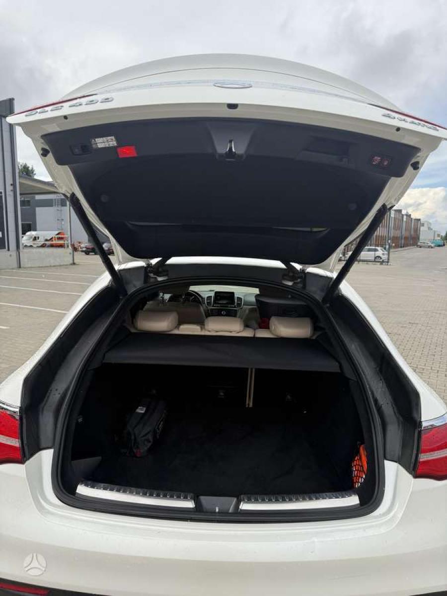 White Mercedes-Benz GLE 400 2016 in Vilnius, with an engine capacity of 3.00 L and mileage of 237 thousand km for 25000 €, photo 14 on AUTOMOTO.COM.LV