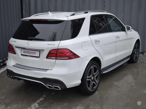 Balts Mercedes-Benz GLE 400 2016 Viļņa, ar dzinēja tilpumu 3.00 L un nobraukumu 245 tūkst. km par 18000 €, foto 3 vietnē AUTOMOTO.COM.LV