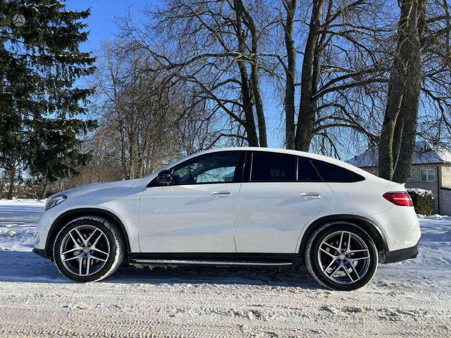 Balts Mercedes-Benz GLE 400 2017 Kaišiadorys, ar dzinēja tilpumu 3.00 L un nobraukumu 146 tūkst. km par 27300 €, foto 1 vietnē AUTOMOTO.COM.LV