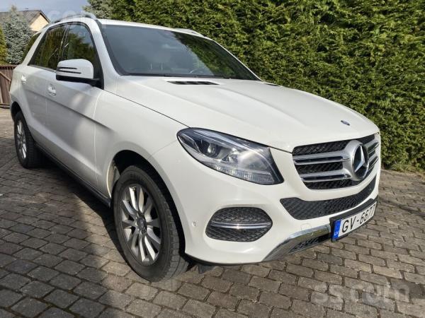 Balts Mercedes-Benz GLE 400 2017 Rīga, ar dzinēja tilpumu 2.90 L un nobraukumu 105 tūkst. km par 26900 €, foto 1 vietnē AUTOMOTO.COM.LV