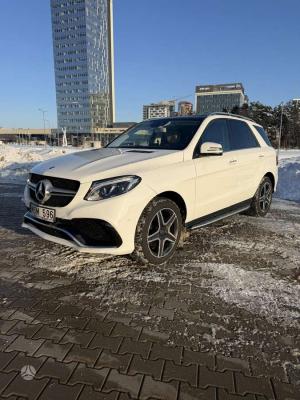 White Mercedes-Benz GLE 400 2019 in Vilnius, with an engine capacity of 3.00 L and mileage of 70 thousand km for 27500 €, photo  on AUTOMOTO.COM.LV