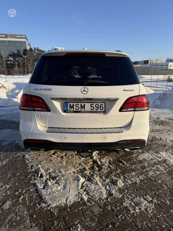 White Mercedes-Benz GLE 400 2019 in Vilnius, with an engine capacity of 3.00 L and mileage of 70 thousand km for 27500 €, photo 5 on AUTOMOTO.COM.LV